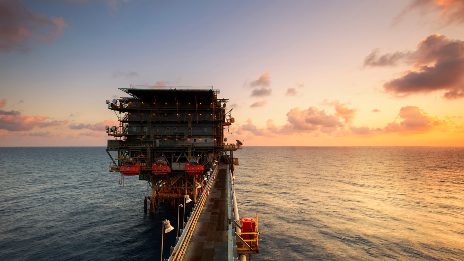 Key Components of Oil Rigs: Understanding the Rig Structure and Operations.