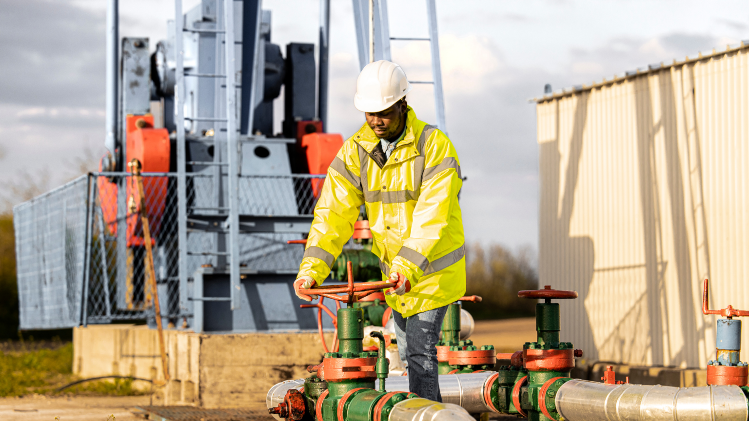 Key Components of Oil Rigs: Understanding the Rig Structure and Operations.