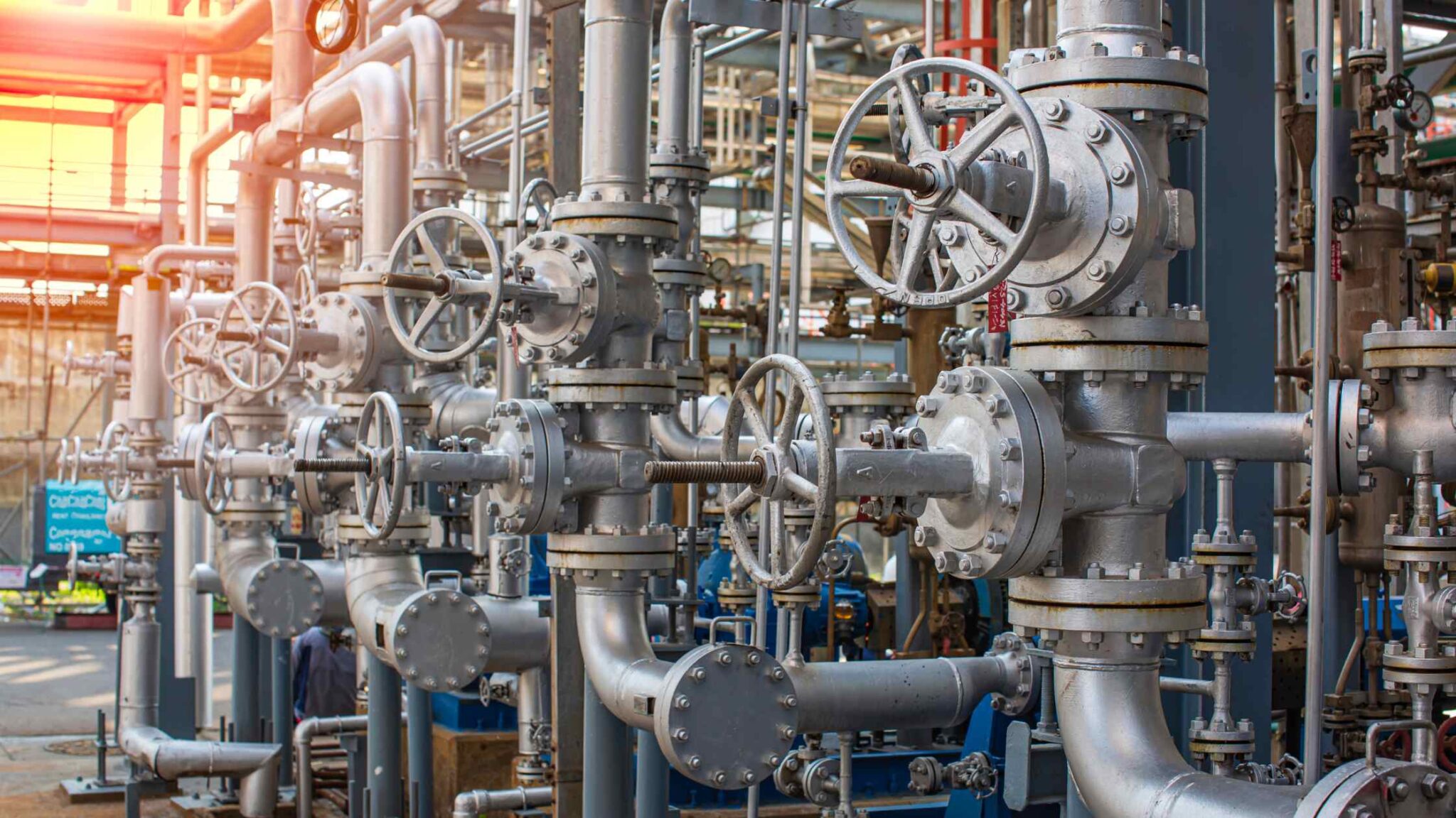 Key Components of Oil Rigs: Understanding the Rig Structure and Operations.